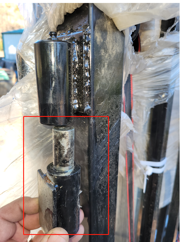 Hinge (lower shaft) for Iron Gate